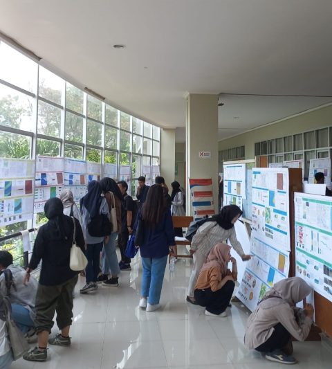 Geological Engineering Students Display Geological Posters from ...